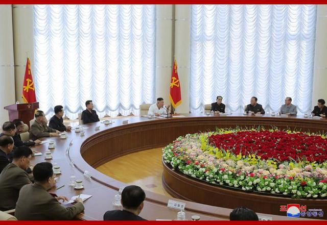金正恩出席朝鲜劳动党第七届中央委员会第十三次政治局会议 