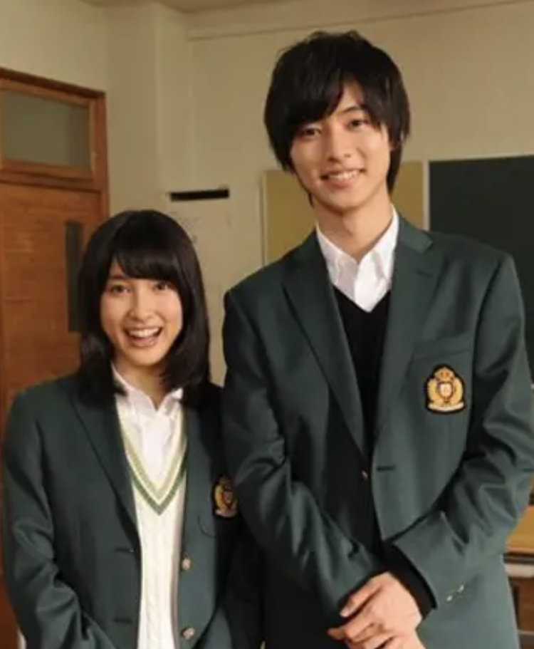 漫改小王子山崎贤人新恋情曝光!是小四岁的知名女星